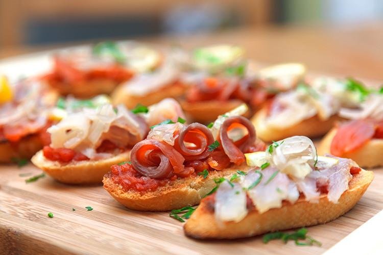 Introduction to Spanish Tapas and How to Order and Eat It