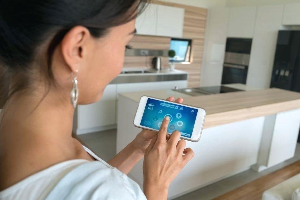 A Comprehensive Look at the Functioning of Smart Home Technology